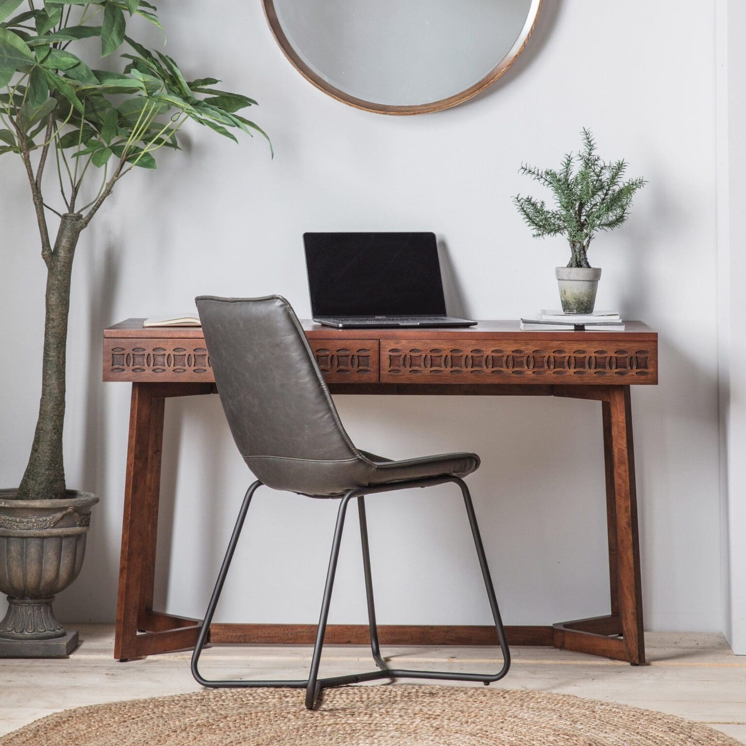 Boho Retreat, lekkert brunt skrivebord i mangotre - Art of Home